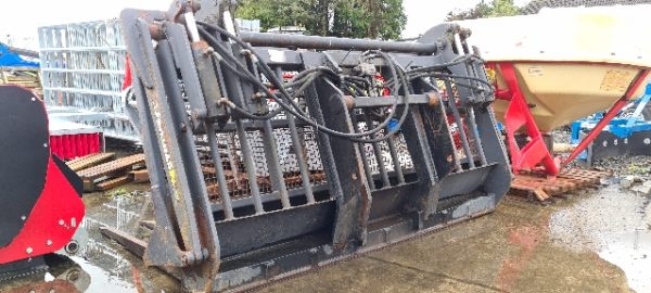 Strimech Push off 8FT grab c/w Manitou brackets - Martin Supplies