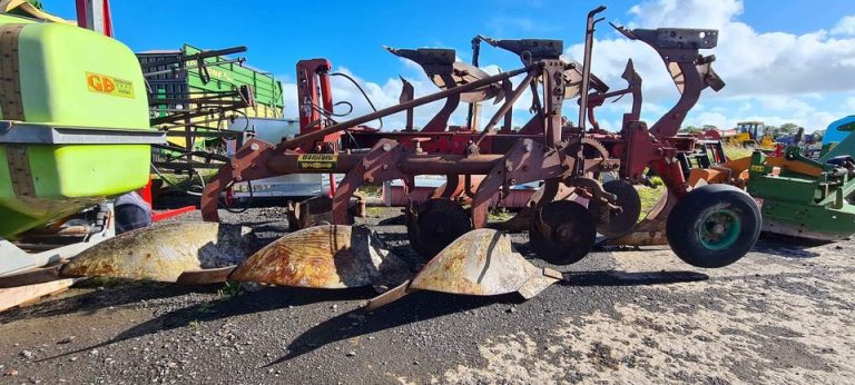 Bomford 3 furrow plough with 14 inch boards - Martin Supplies